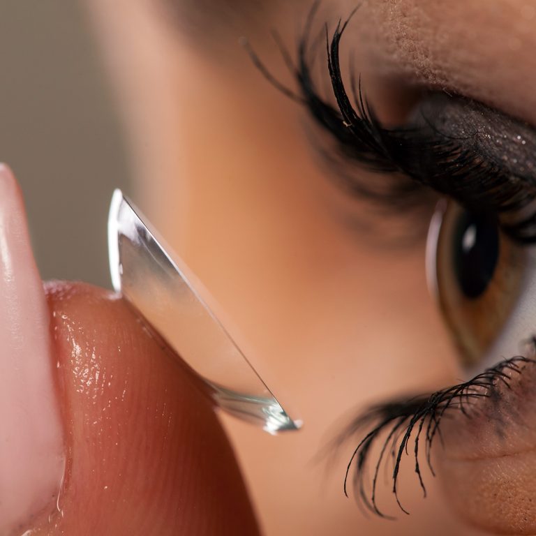 6 Tips When Wearing Contact Lenses – FemSide