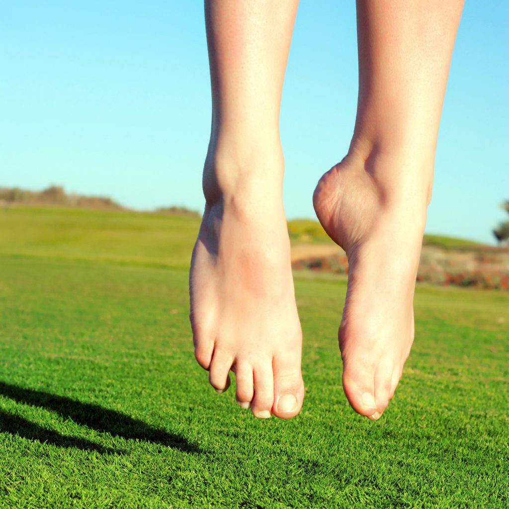 6 Reasons to Avoid the Flip Flops This Summer – FemSide